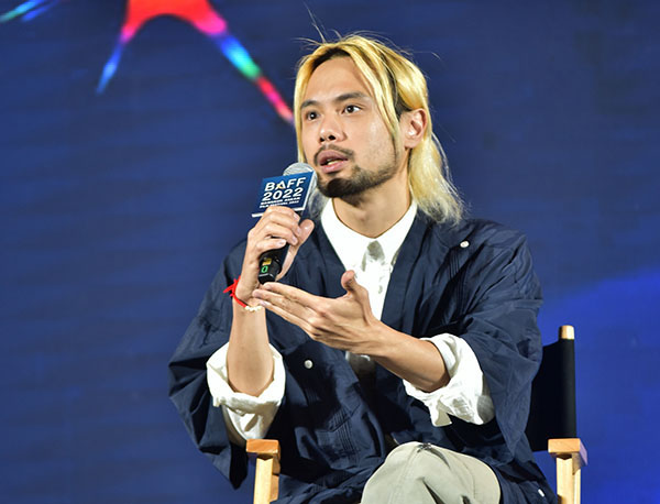 คุณ Chan Kin Long ผู้กำกับภาพยนตร์ชาวฮ่องกง : Metal Bridges‏ แหล่งร่วม ...