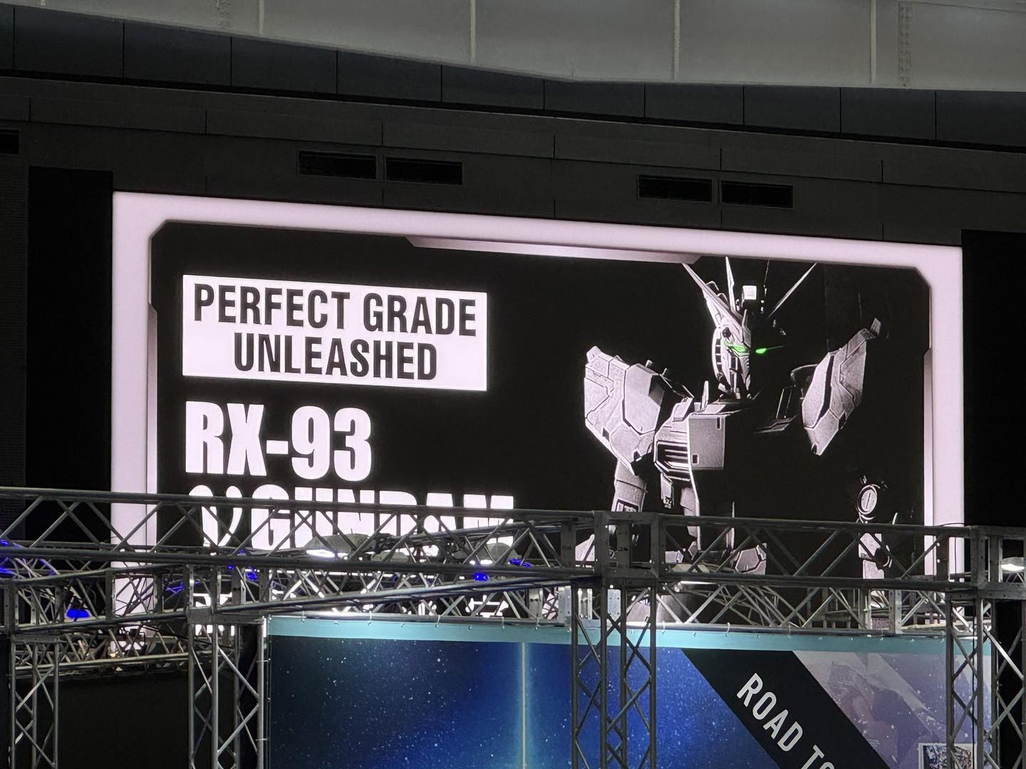1/60 PERFECT GRADE UNLEASHED RX-93 NU GUNDAM : Metal Bridges‏ แหล่งร่วม ...